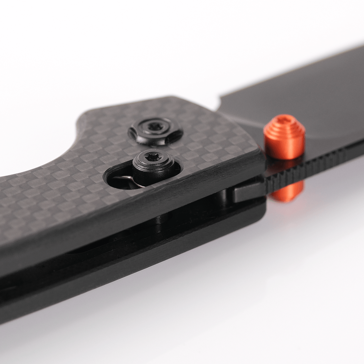 Raccoon Crossbar Lock | Elmax Titanium Folding Knife Apex